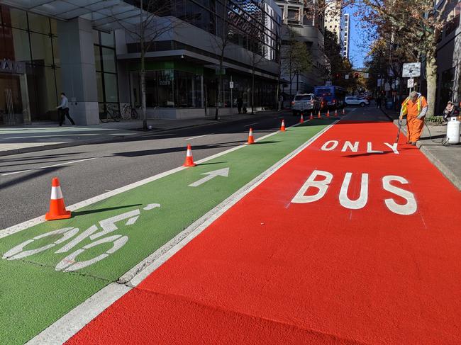 Federal Highway Administration experiment with Red Pavement Markings ...